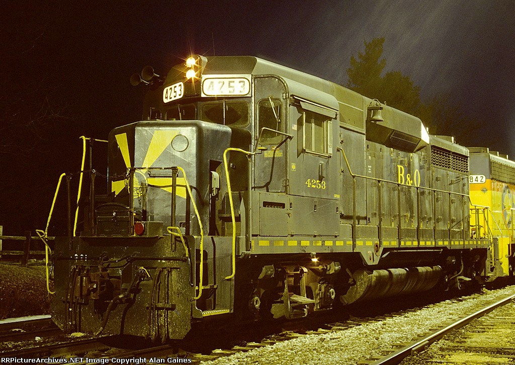 CSX GP-30 4253